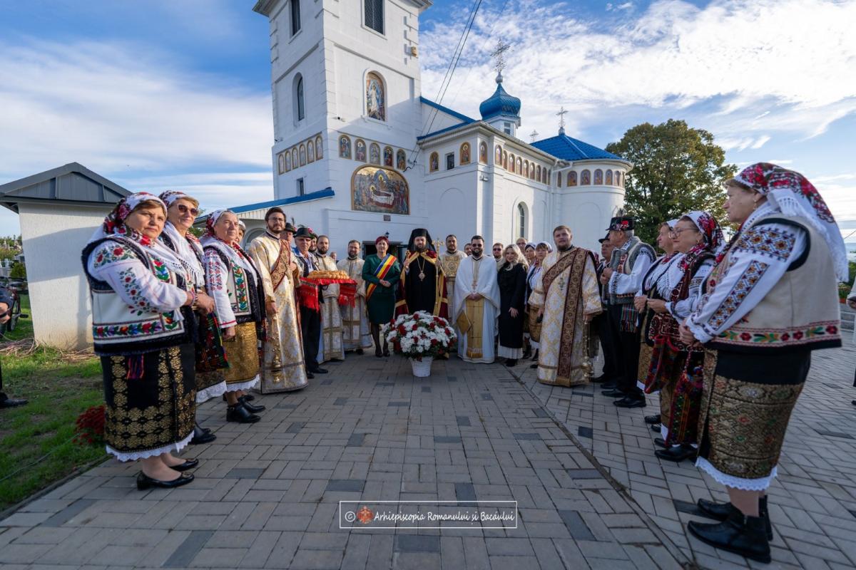 Sfințirea Centrului social „Sfântul Dumitru Stăniloae” la Parohia Dealu ...