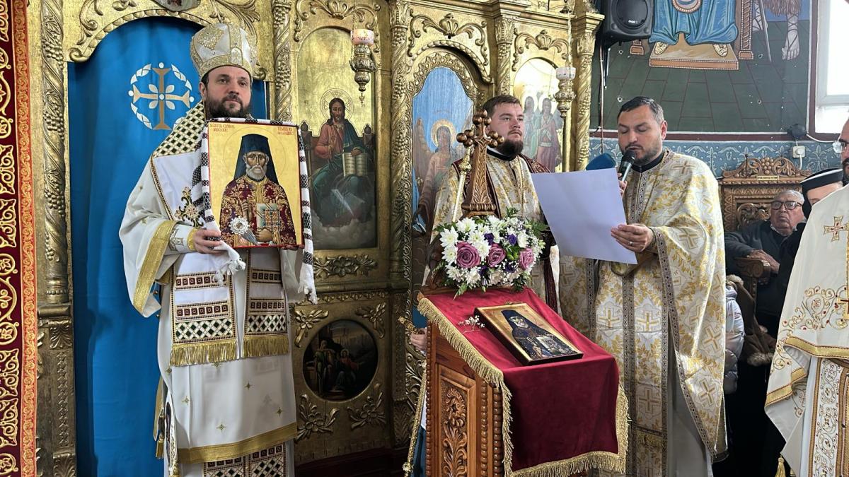 Odor de mare preț oferit în dar bisericii din satul natal al Sfântului ...