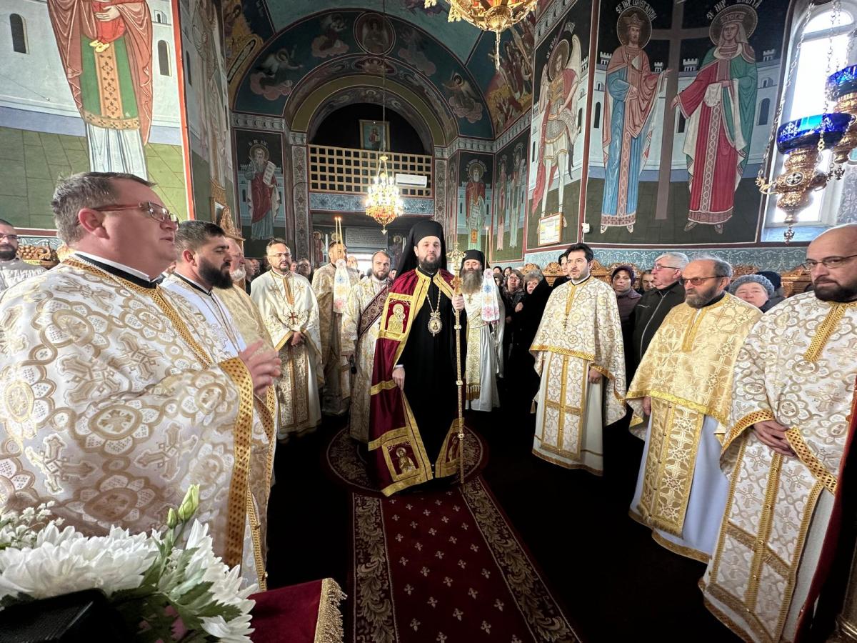 Odor de mare preț oferit în dar bisericii din satul natal al Sfântului ...