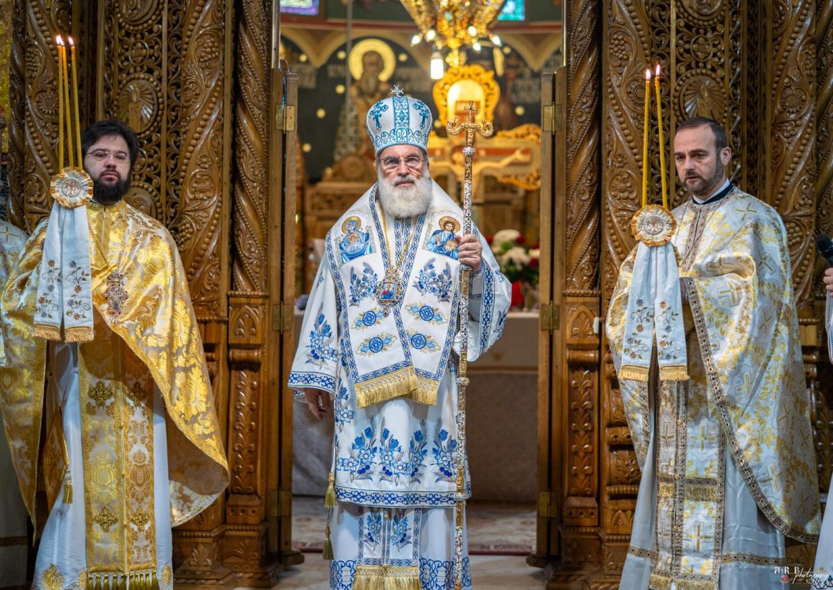 Sfânta Liturghie arhierească, la Mitrovița Bacăului | Arhiepiscopia ...