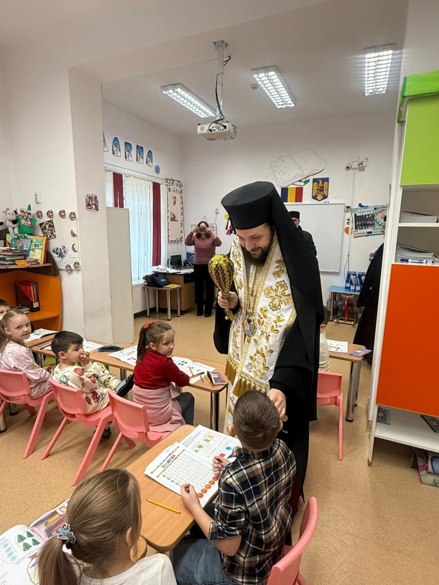 Binecuvântare arhierească la început de nou an, la Școala Gimnazială ...