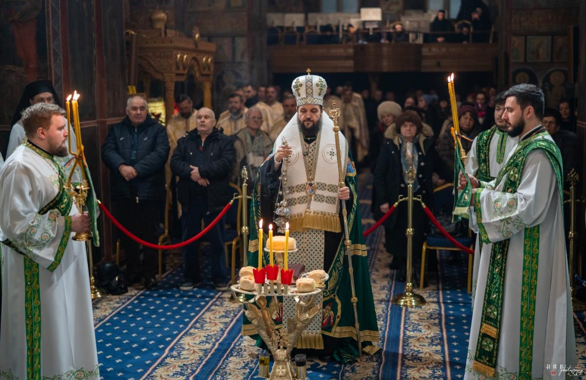 Slujire arhierească la Sărbătoarea hramului închinată Sfântului Antipa ...