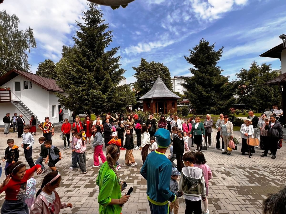 Două zile de bucurie pentru copii, la Parohia „Sf. Trei Ierarhi” din ...