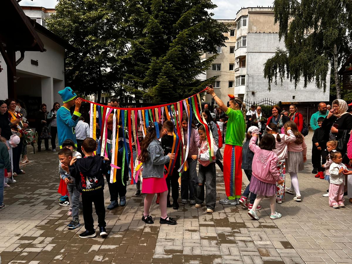 Două zile de bucurie pentru copii, la Parohia „Sf. Trei Ierarhi” din ...